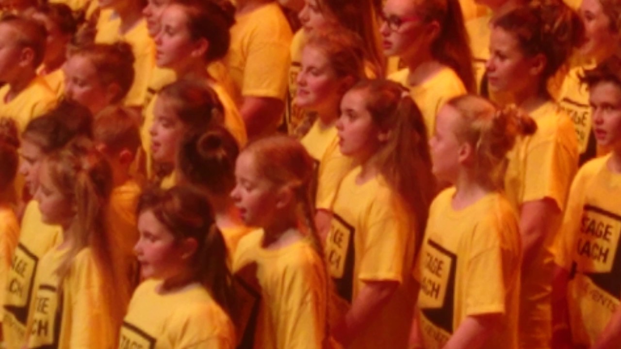 Sing! Stagecoach schools - YouTube