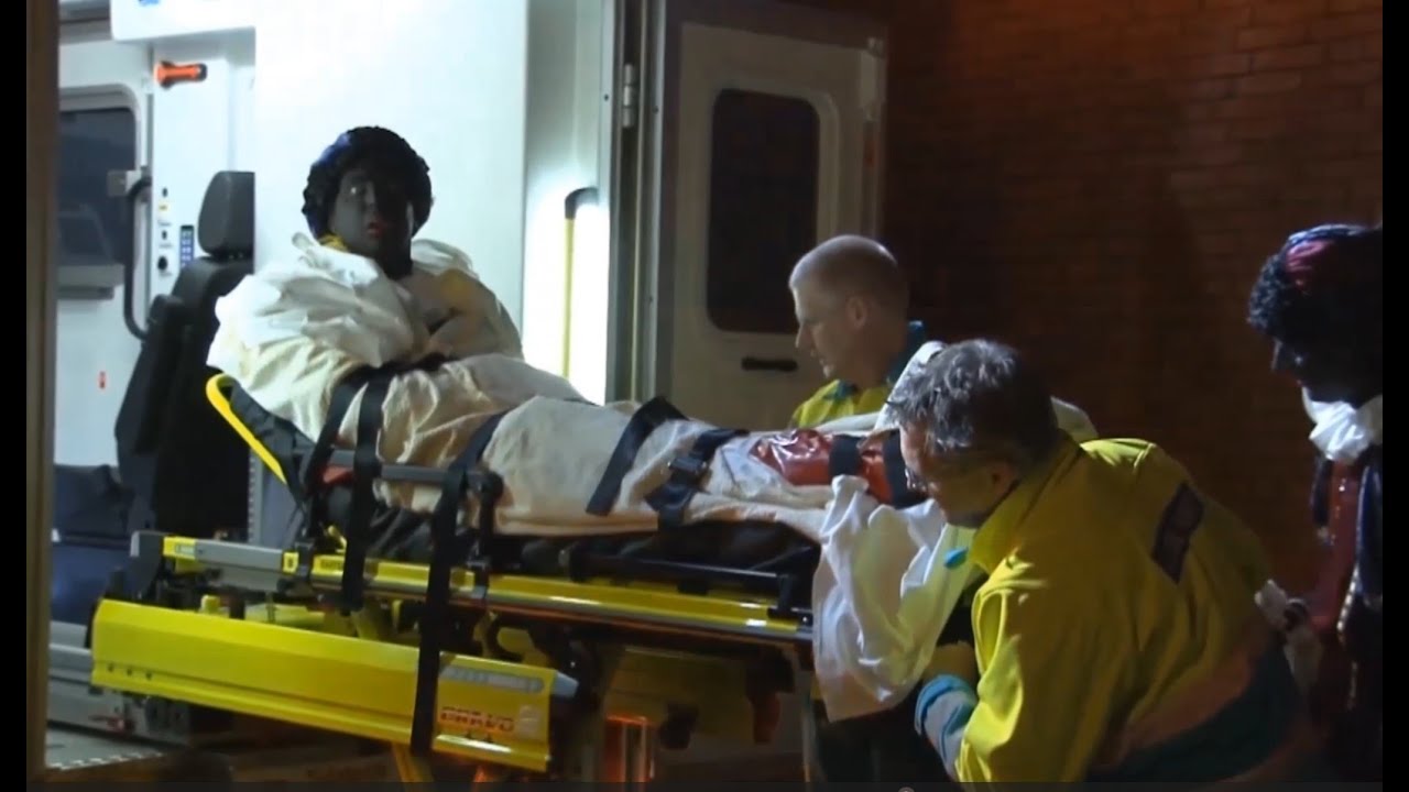 Rommelpiet krijgt pepernoot van eigen deeg - YouTube