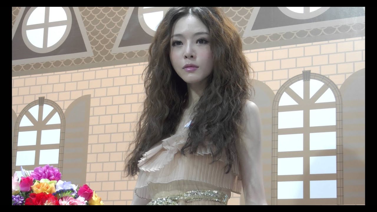 2012攝影器材展 Canon show girl ( JVC HMQ10 4k video test ) - YouTube