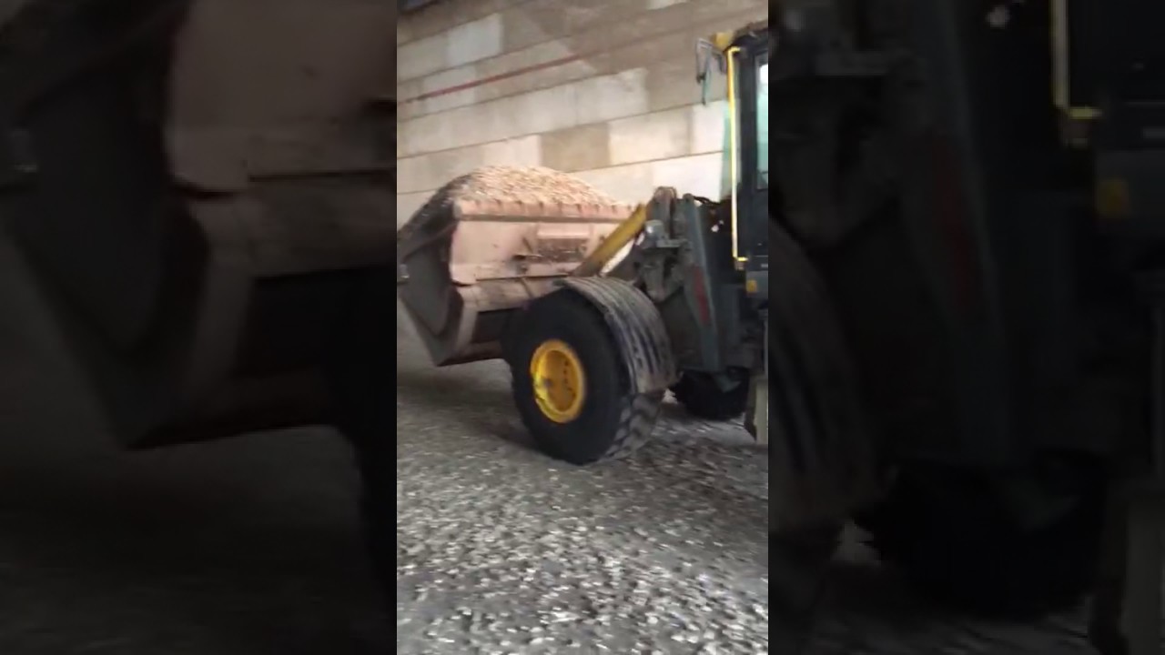 Loading walking floor - YouTube