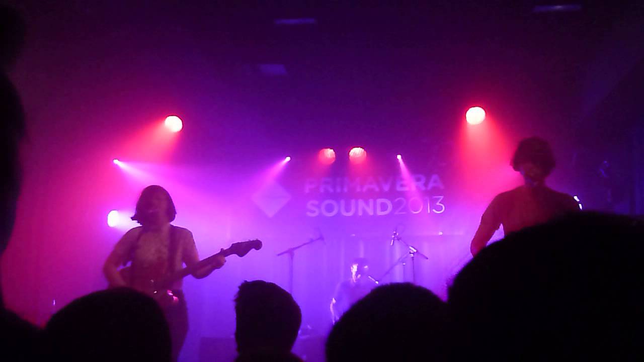 Veronica Falls - Tell Me (Sala Apolo 22 May 2013) - YouTube