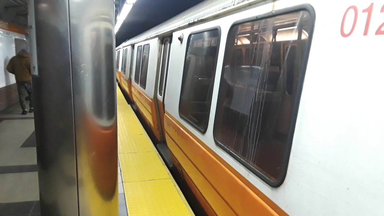 MBTA Orange Line Hawker Siddeley 01200 Series Leaving Haymarket Station ...