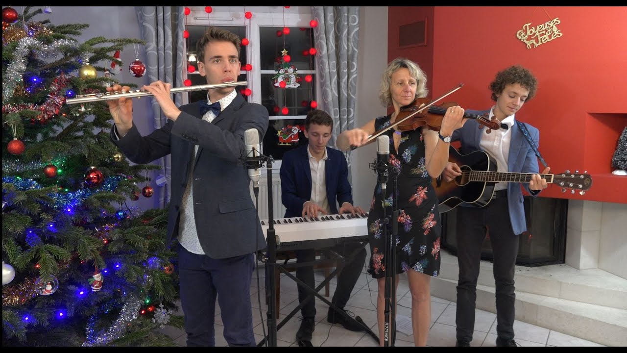 Petit Papa Noel - Little Father Christmas - 4K - YouTube