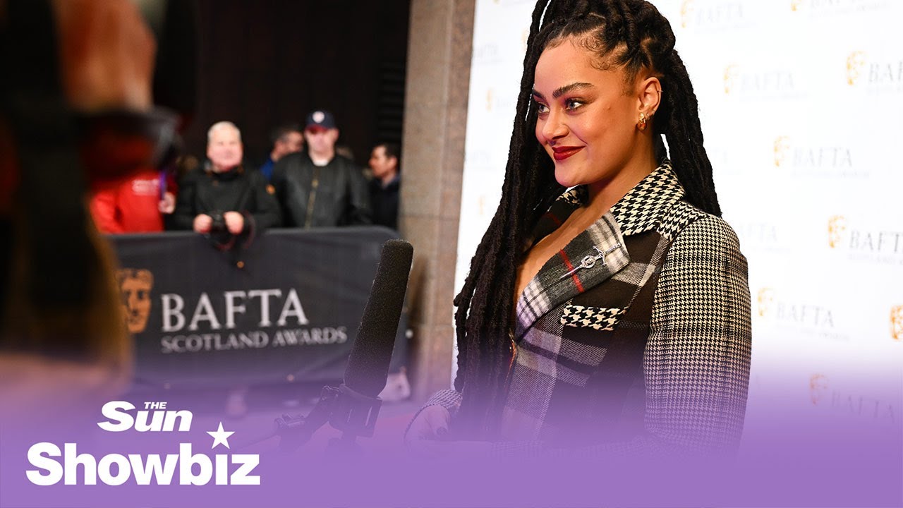 Izuka Hoyle wins Scottish Bafta award for best female actor - YouTube