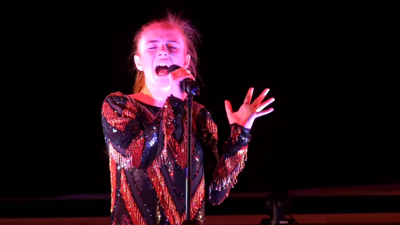 SOMEBODY TO LOVE – QUEEN performed by ELLIE LIGHTFOOT at Open Mic UK ...