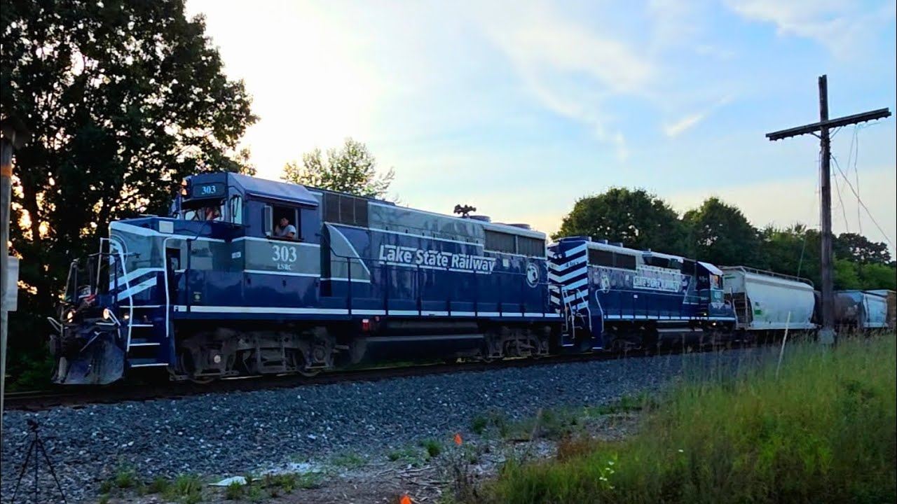 Lake State Railway Train Y102 Passing Through Holly, Michigan - YouTube