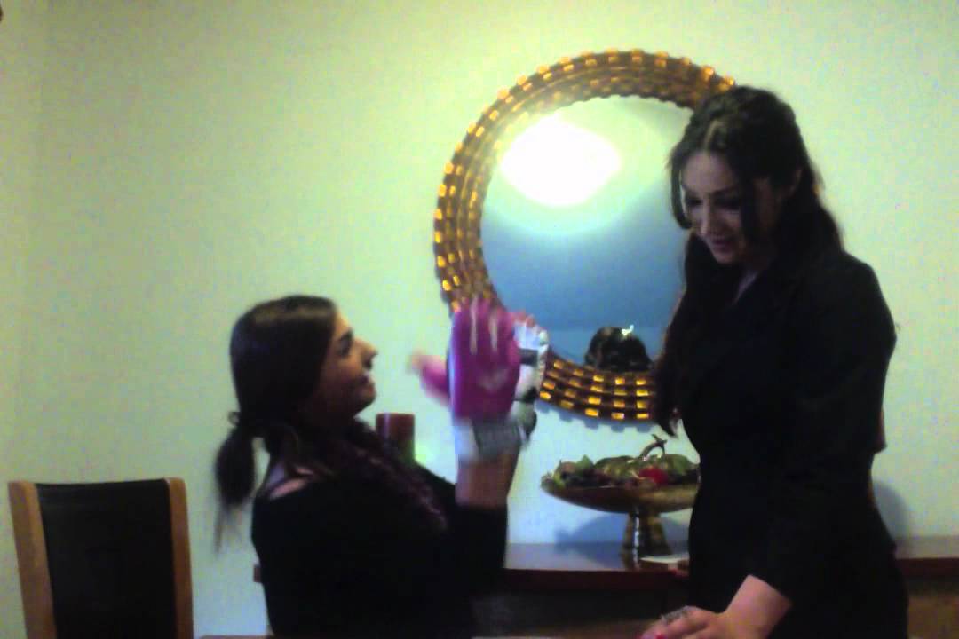 alien skit farrah and alexa - YouTube