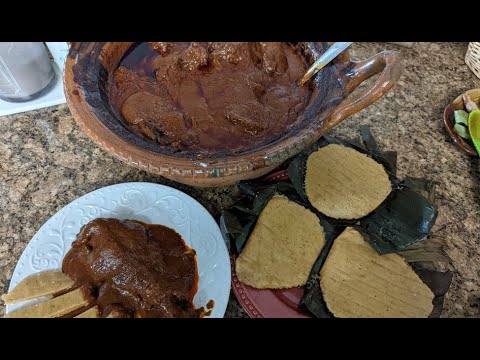 Mole Rojo De GUAJOLOTE - YouTube