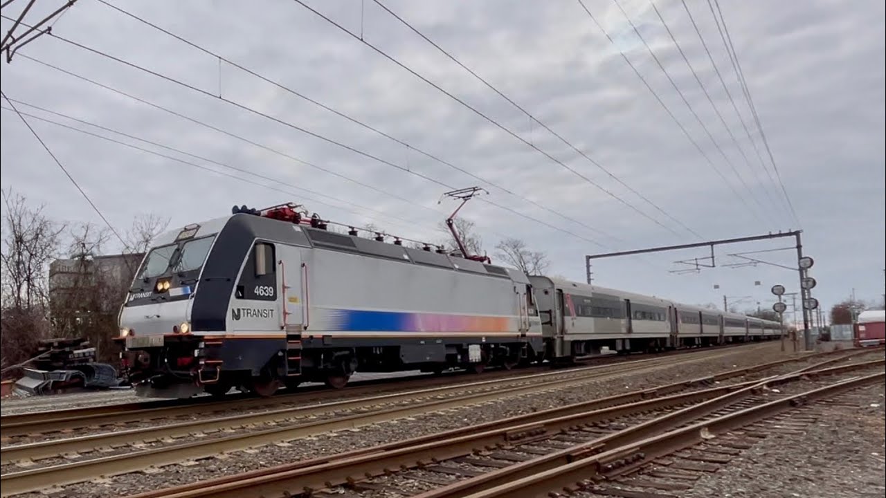 NJ Transit ALP-46A #4639 NJCL Train 7220 Red Bank NJ - YouTube