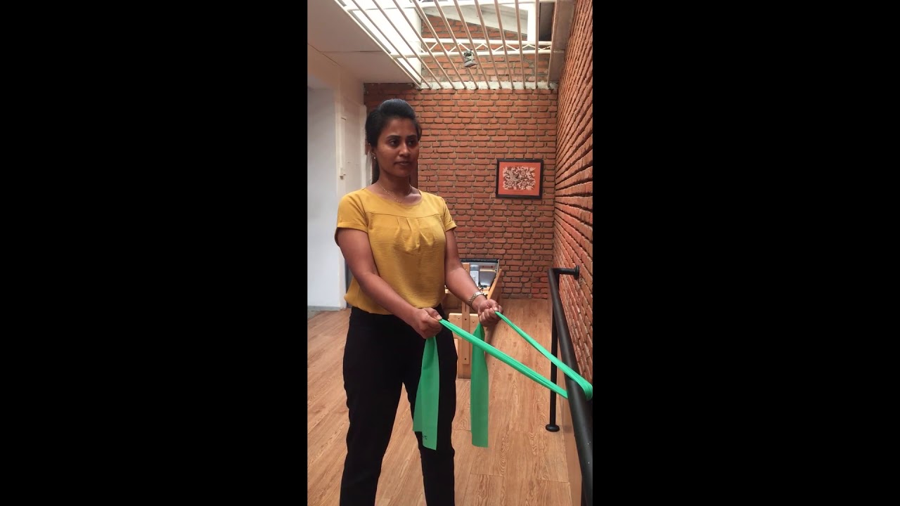 How to do a Theraband Row - YouTube