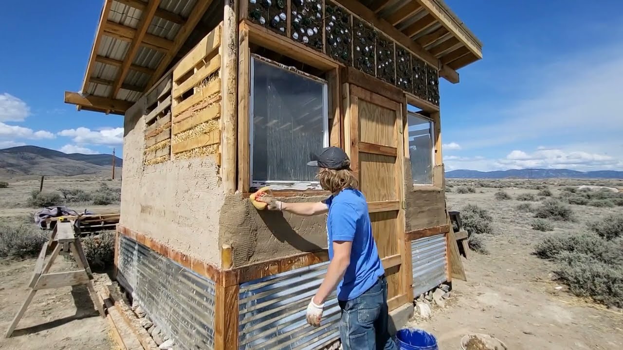 Pallet Shed part 6: earthen plaster and cob bottle wall - YouTube