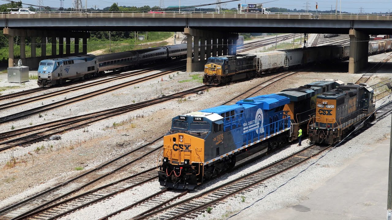 New Conrail Heritage Unit Leading for the First Time and a 3 way Meet ...