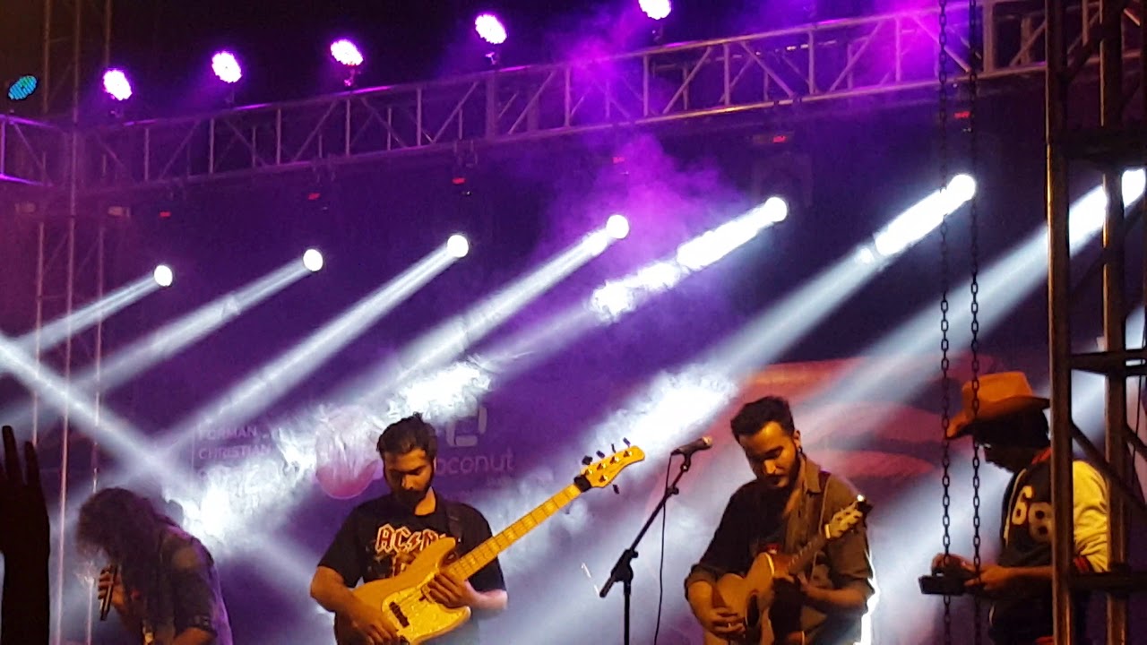 Yeh jannat mubarak by asrar shah at concert in fccu - YouTube