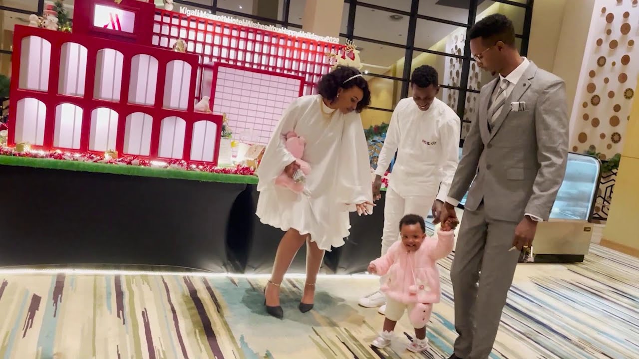 AMORA Working on her first steps in Marriott / FLEURY & JANET NEW YEAR ...