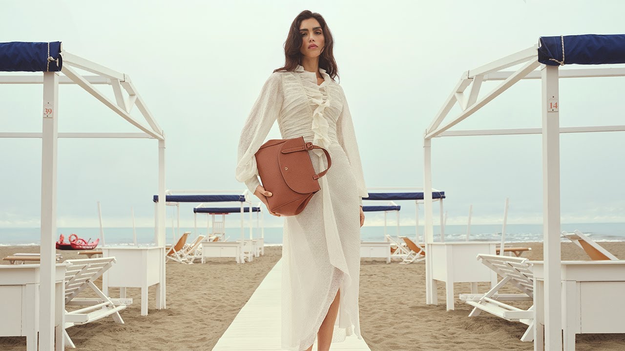 AIGNER MIRROR Spring/Summer 2025 Campaign – Miranda Bag - YouTube