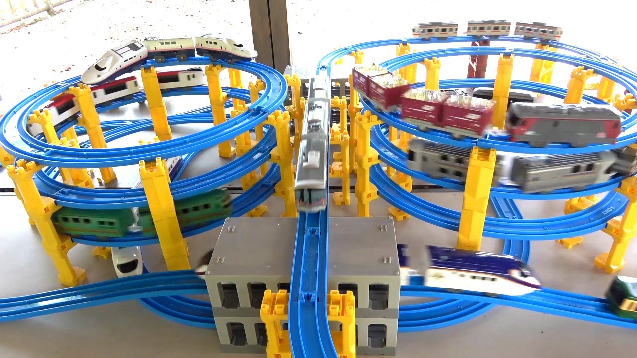 JR Train & Plarail Twin Tower Course - YouTube