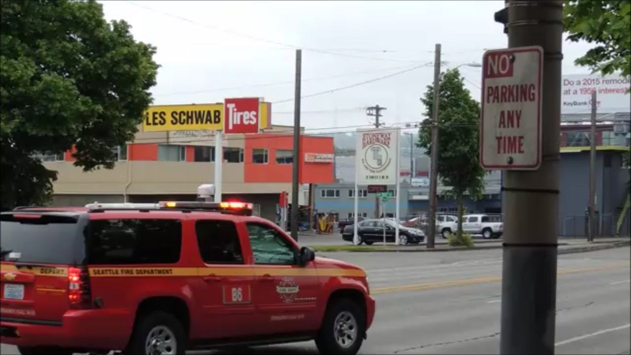 Seattle Fire Engine 17, Battalion 6 & Aid 14 responding - YouTube