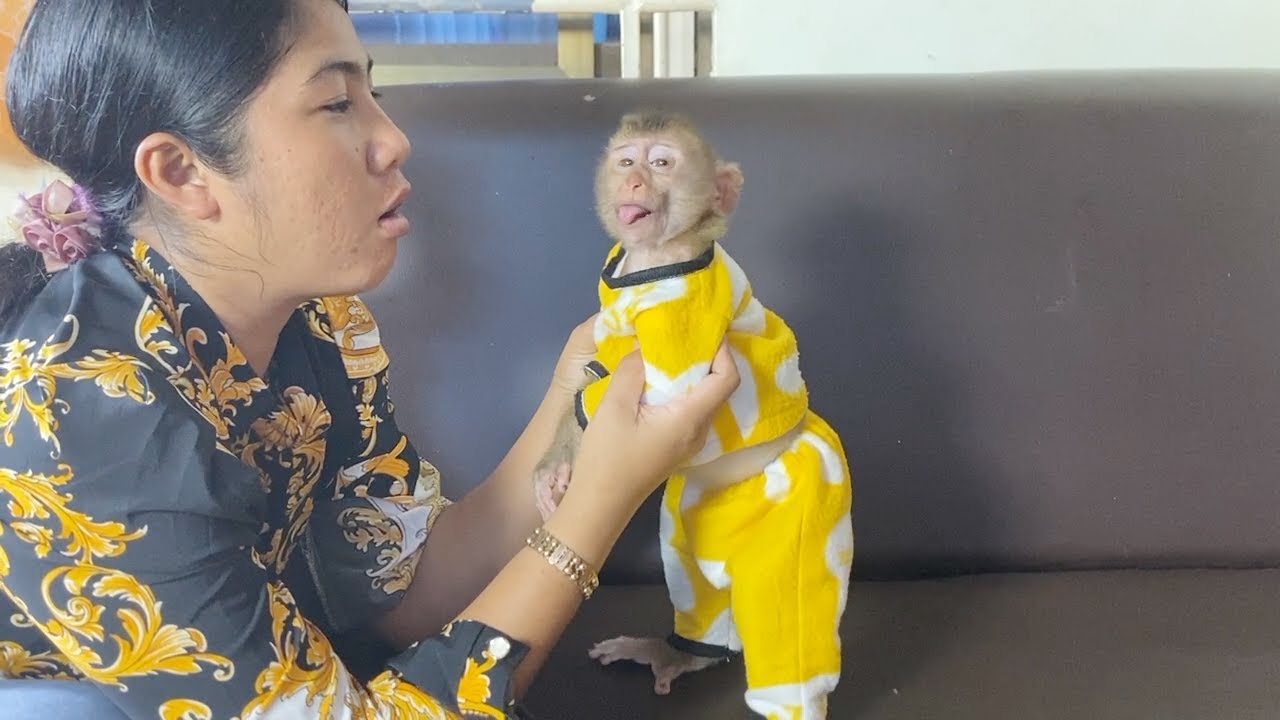 So Cute DAM Doing Silly Face Play Blowing Air To Mom - YouTube