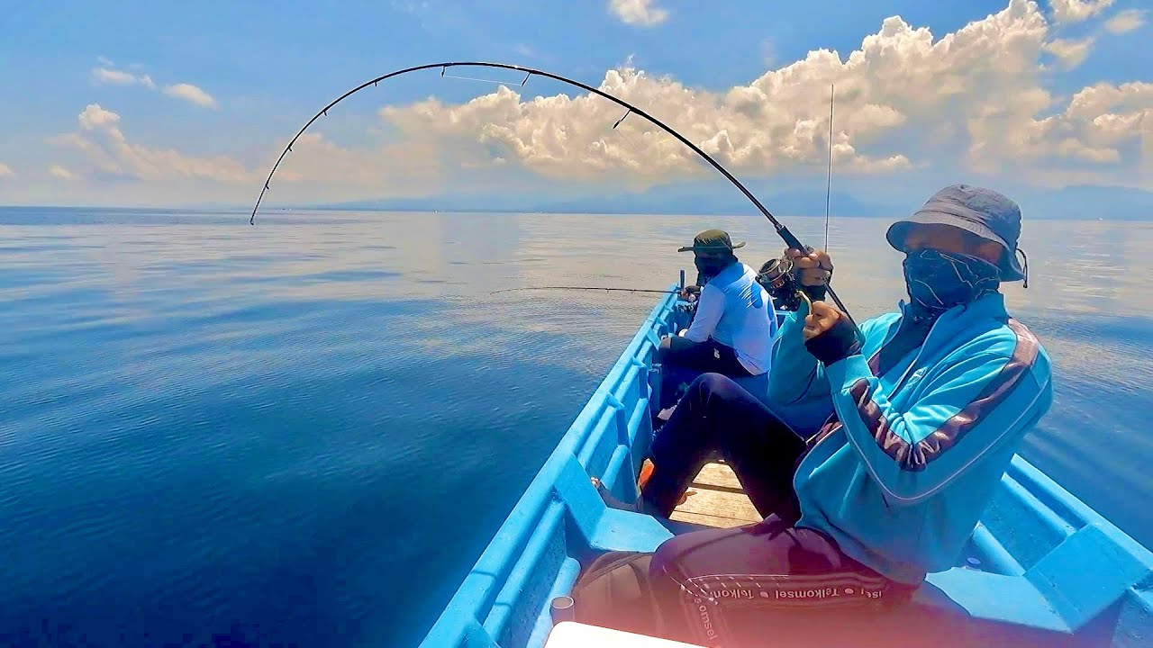 LIGHT JIGGING SPOT PULAU FILONGA TIDORE - YouTube