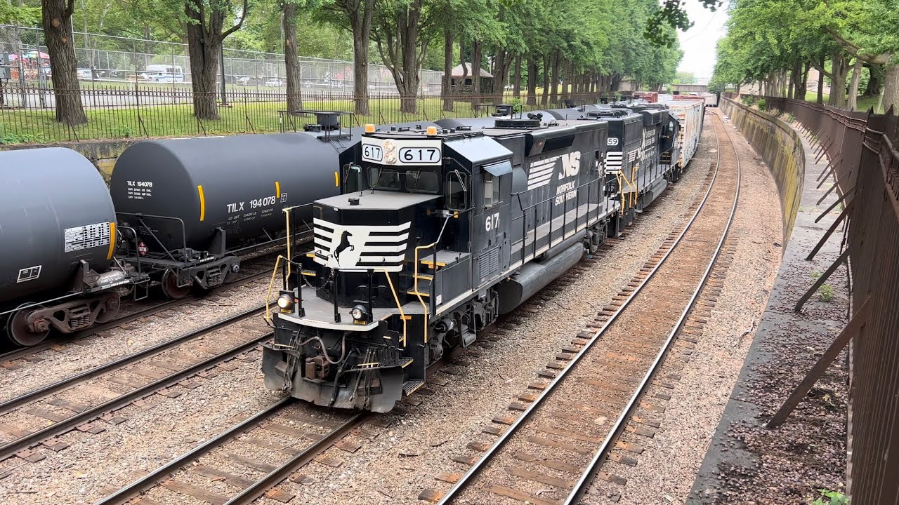 NS Trains In The Trench! Pittsburgh’s North Side - YouTube