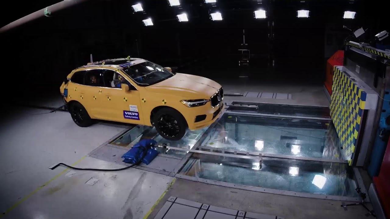 The new Volvo XC60 Frontal crash test - YouTube