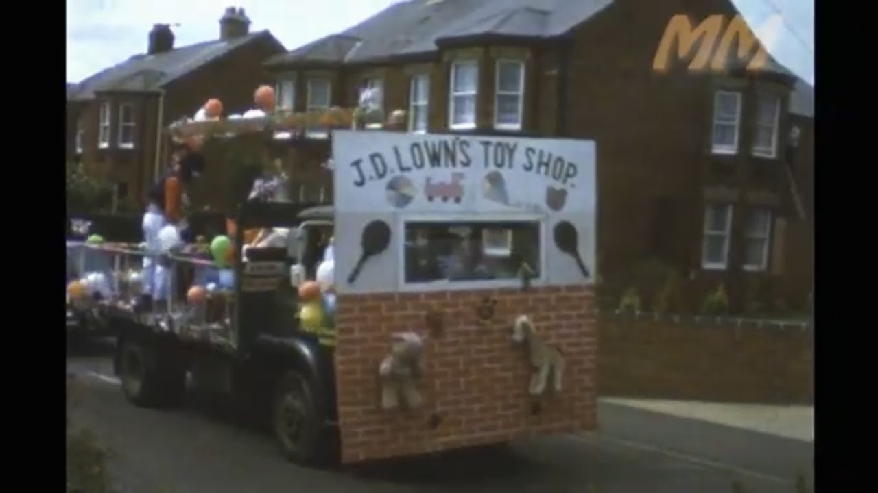 Martham Norfolk Carnival 1981 old cine film 436 - YouTube