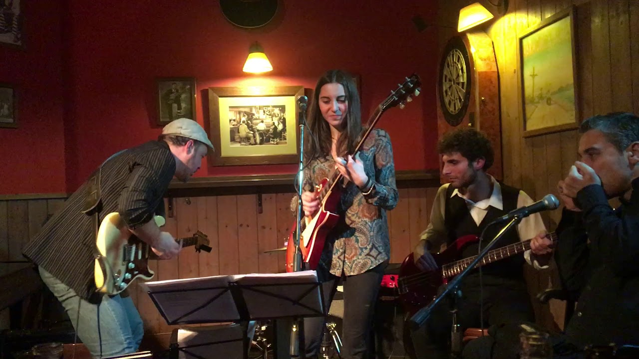 Abril Saurí on the blue ride - That's why I play the blues (Gary Moore ...