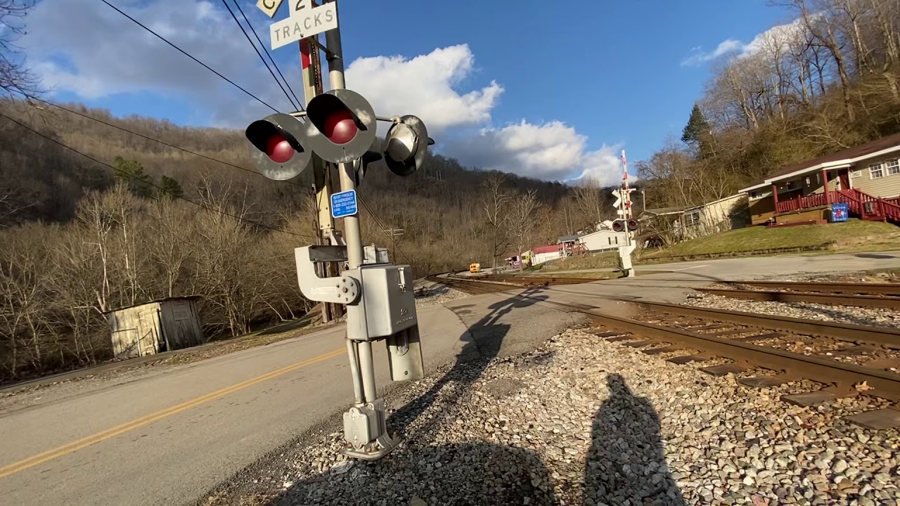KY-588 railroad crossing tour, Blackey Kentucky 🌃🌆🏙🌇🌁🌉 - YouTube