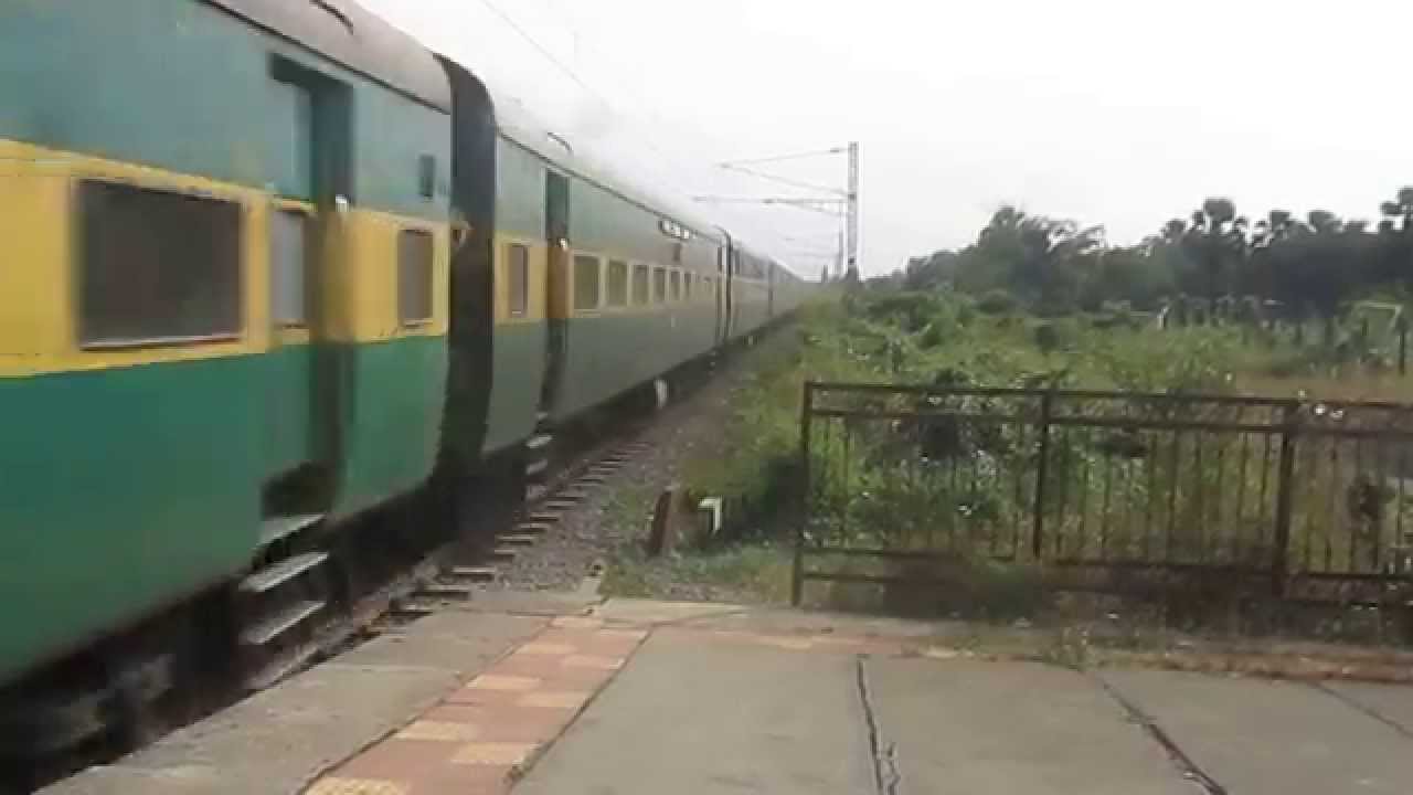 FASTEST GARIB RATH !!! 12216 Bandra - Delhi [BDTS - DEE] via Ahmedabad ...