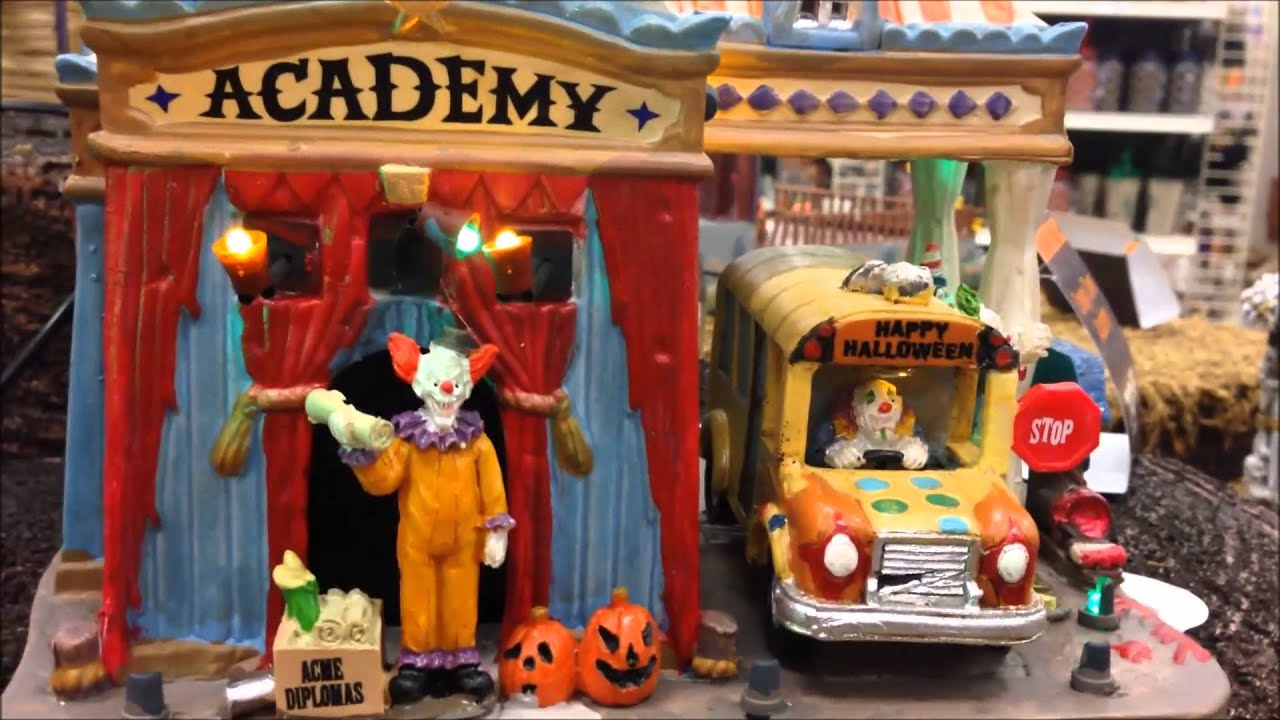 Halloween SPOOKY TOWN AMAZING MODELS with lights and sounds. Inc ...