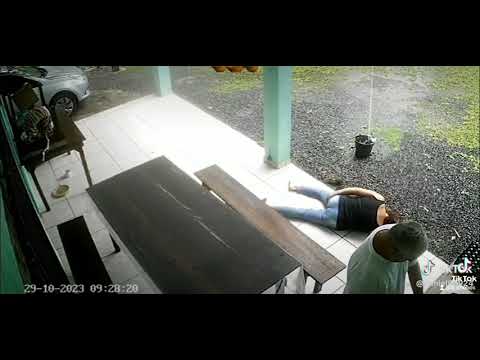old woman knows to split