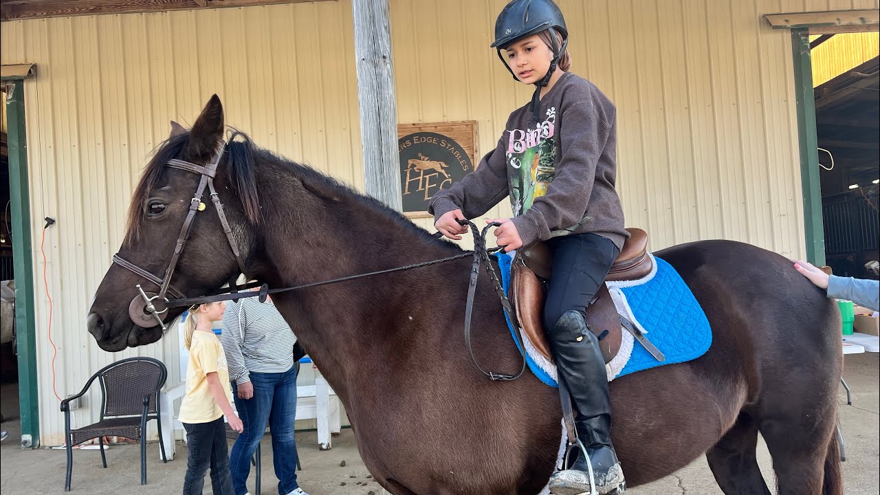 a Motor Pony Ride / Zakia’s Riding Lesson #10, w Zuni - YouTube