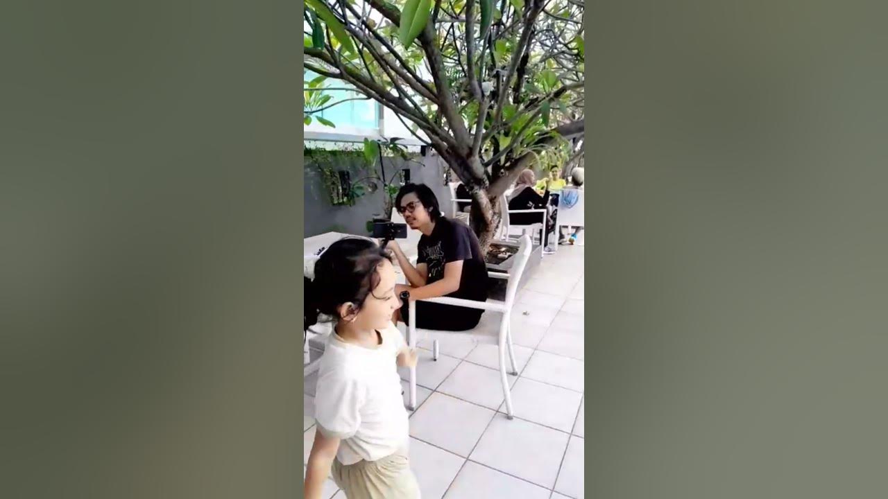 Berenang di GRAGE HOTEL, CIREBON. #grage #cirebon #kinan - YouTube