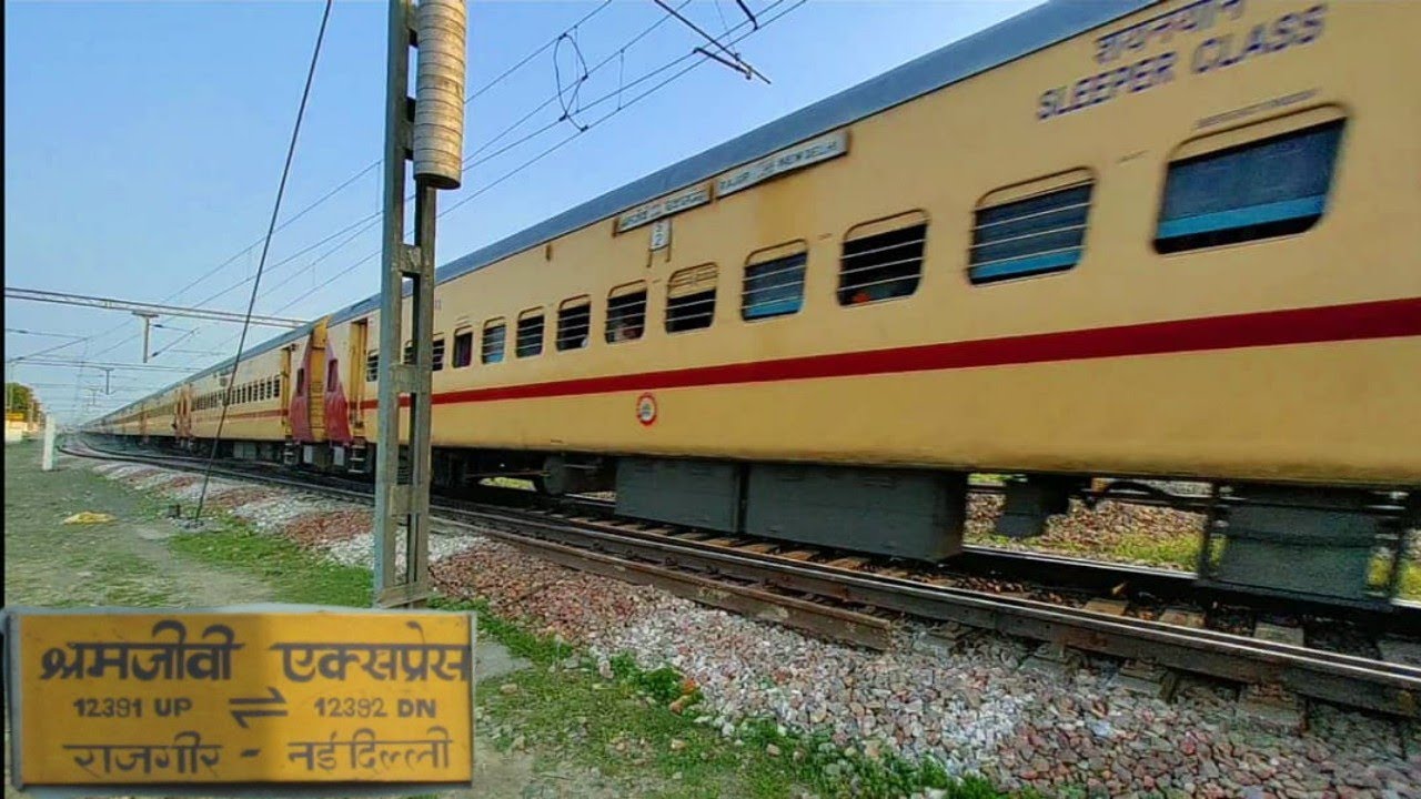 Modern UTKRIST Rakes With 12392 Shramjeevi Superfast Express Thrashed ...