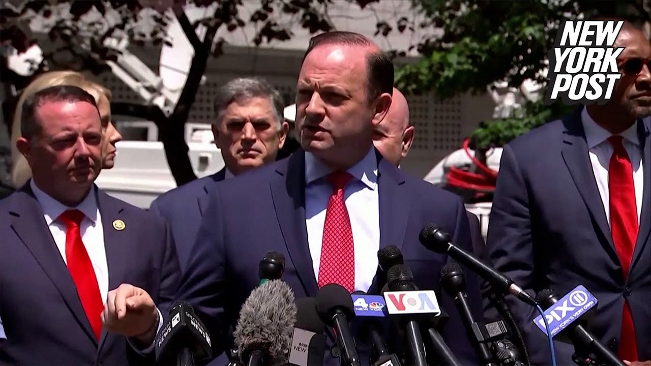 South Carolina Attorney General Alan Wilson speaks outside Trump’s ...