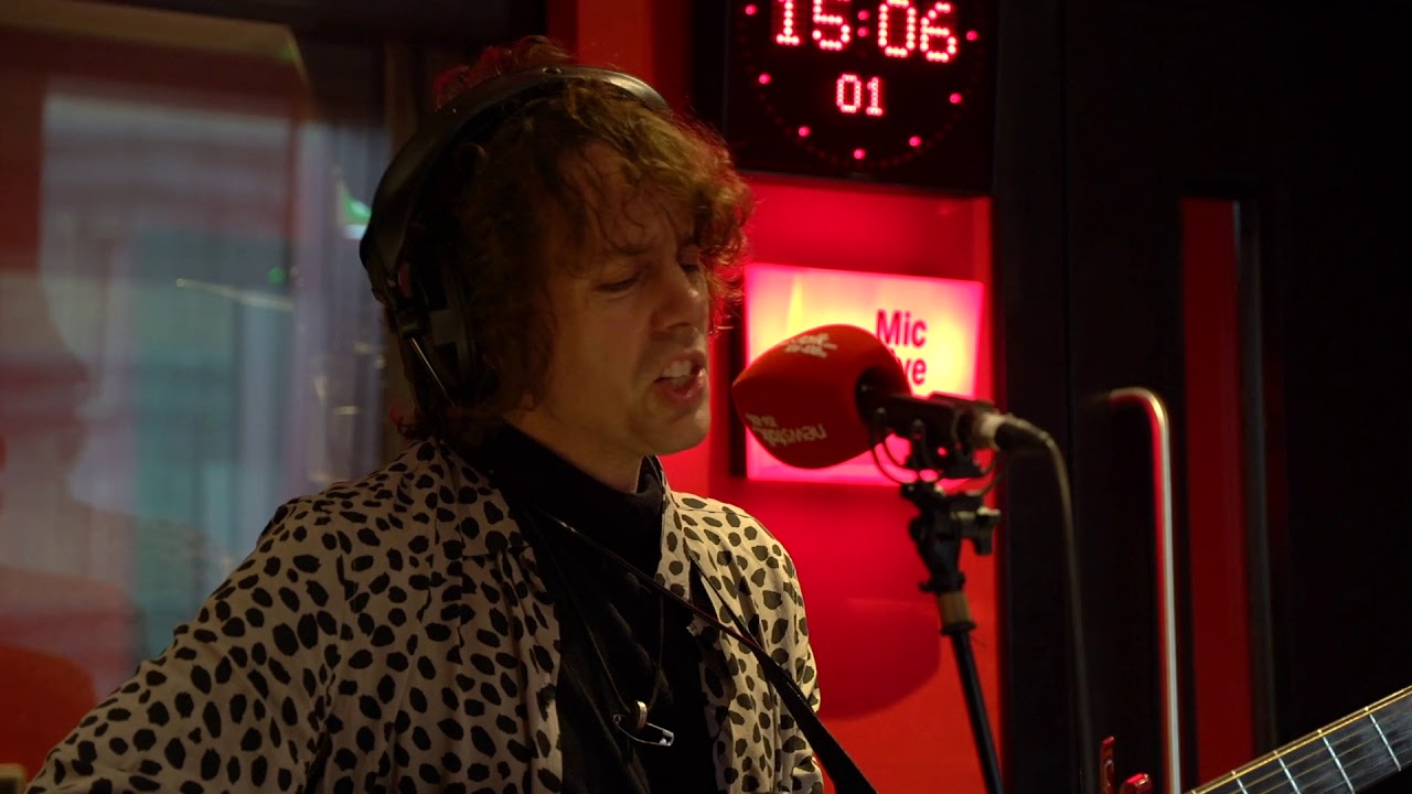 Razorlight - America, Live on Bobby's Late Breakfast - YouTube