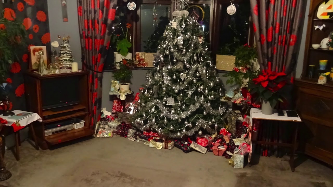 Daily Mail Christmas Decorations 2017 - YouTube