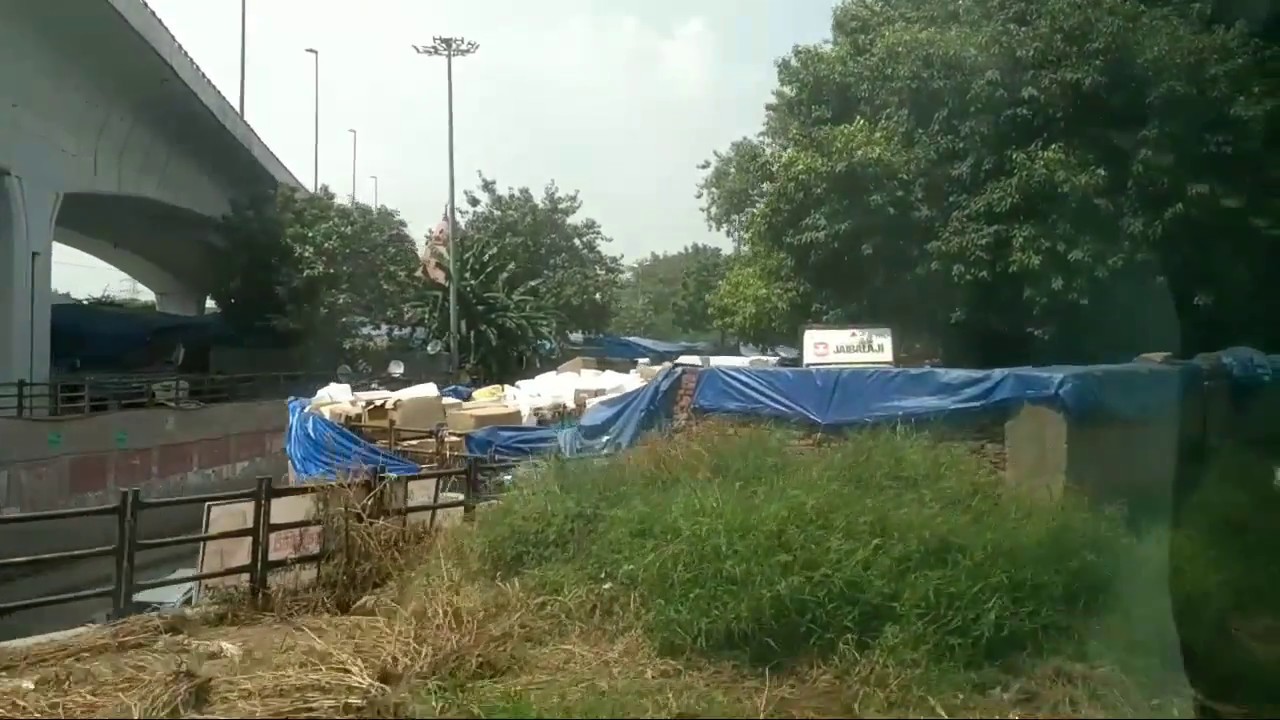 12065 Ajmer Hazrat Nizamuddin Jan Shatabdi Express arriving at H ...