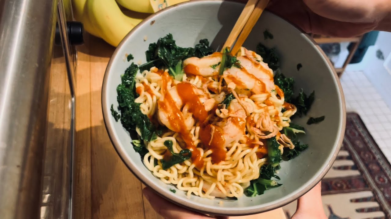 🍜 #28 Indomie Mi Goreng with shrimp and kale 😋 - YouTube