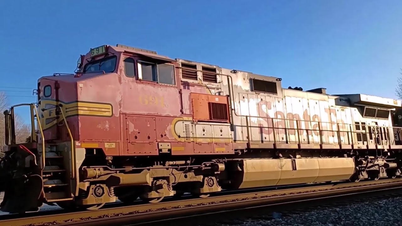 Surprise Santa Fe Warbonnet #691 led by NS #9800-283 / Union Pacific ...