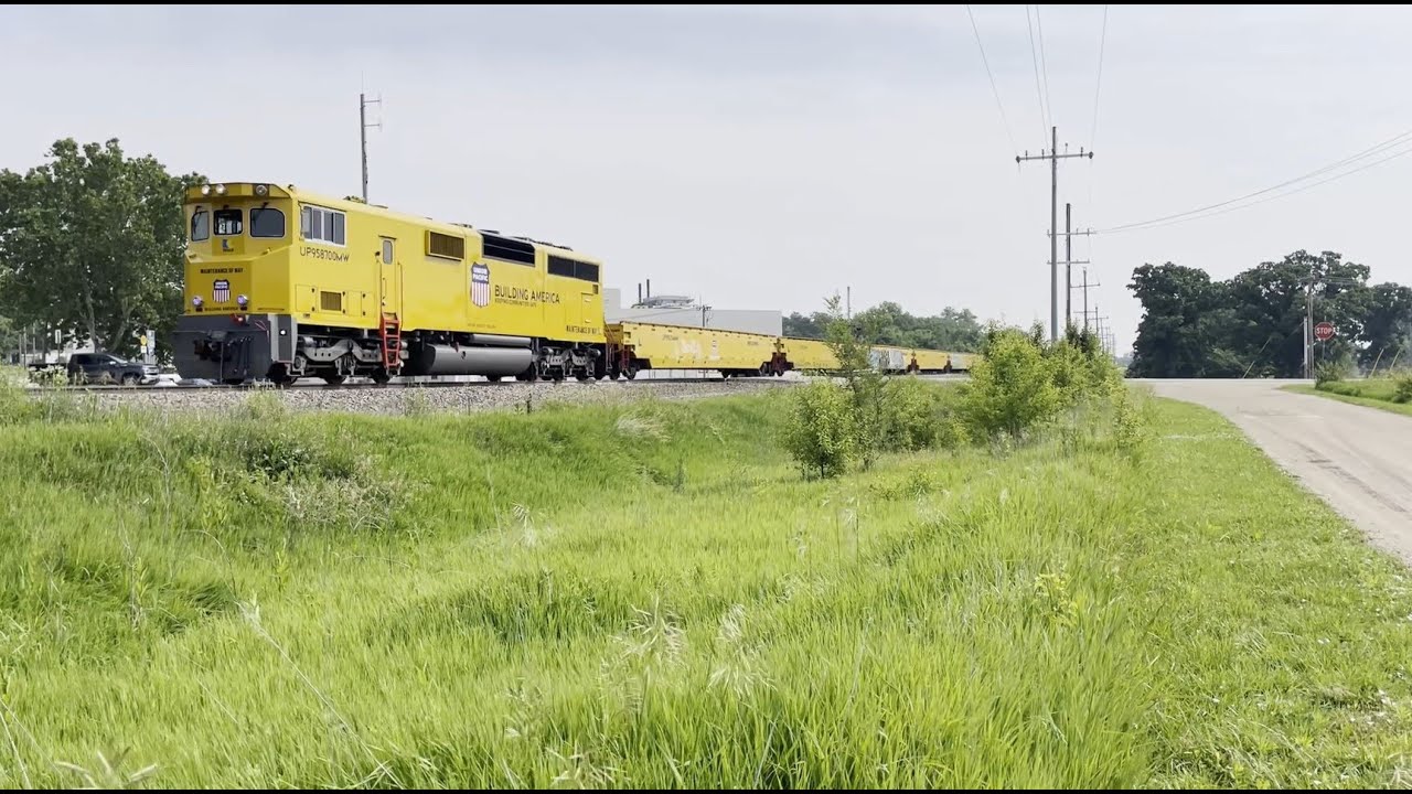 UP Work Train at Alma - YouTube