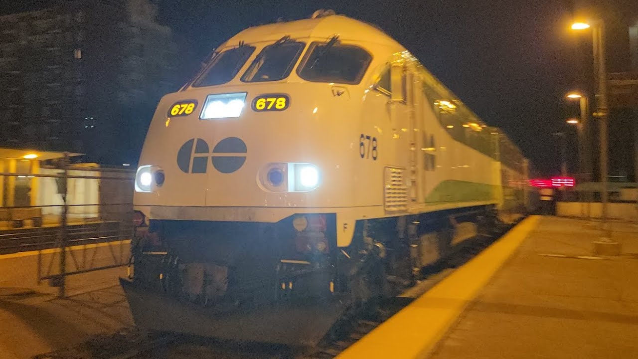(Equipment Move) (Track Change) GO E-1041 - 678 With 315 At Oakville ...