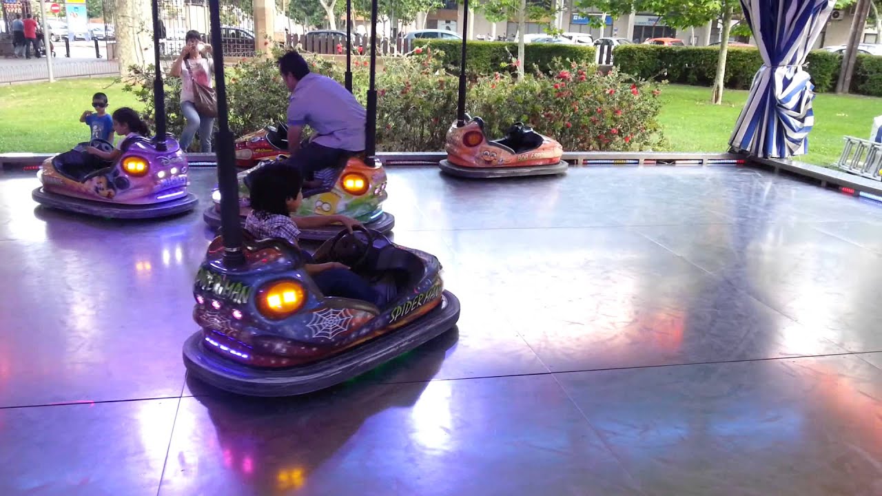 Julito en los carros chocones en la feria .Cornell - YouTube