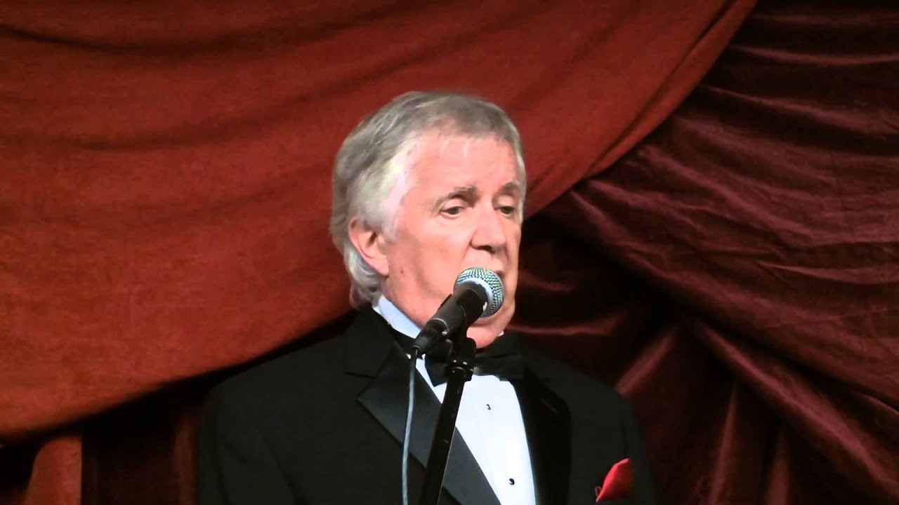 Gene Richards singing Everybody Loves Somebody - YouTube