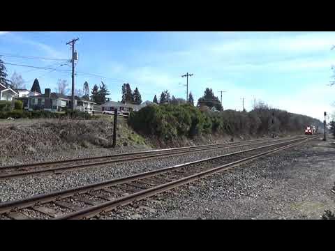 (Northbound) Union Pacific Intermodal Train passes through the Titlow Beach Railroad Crossing ...