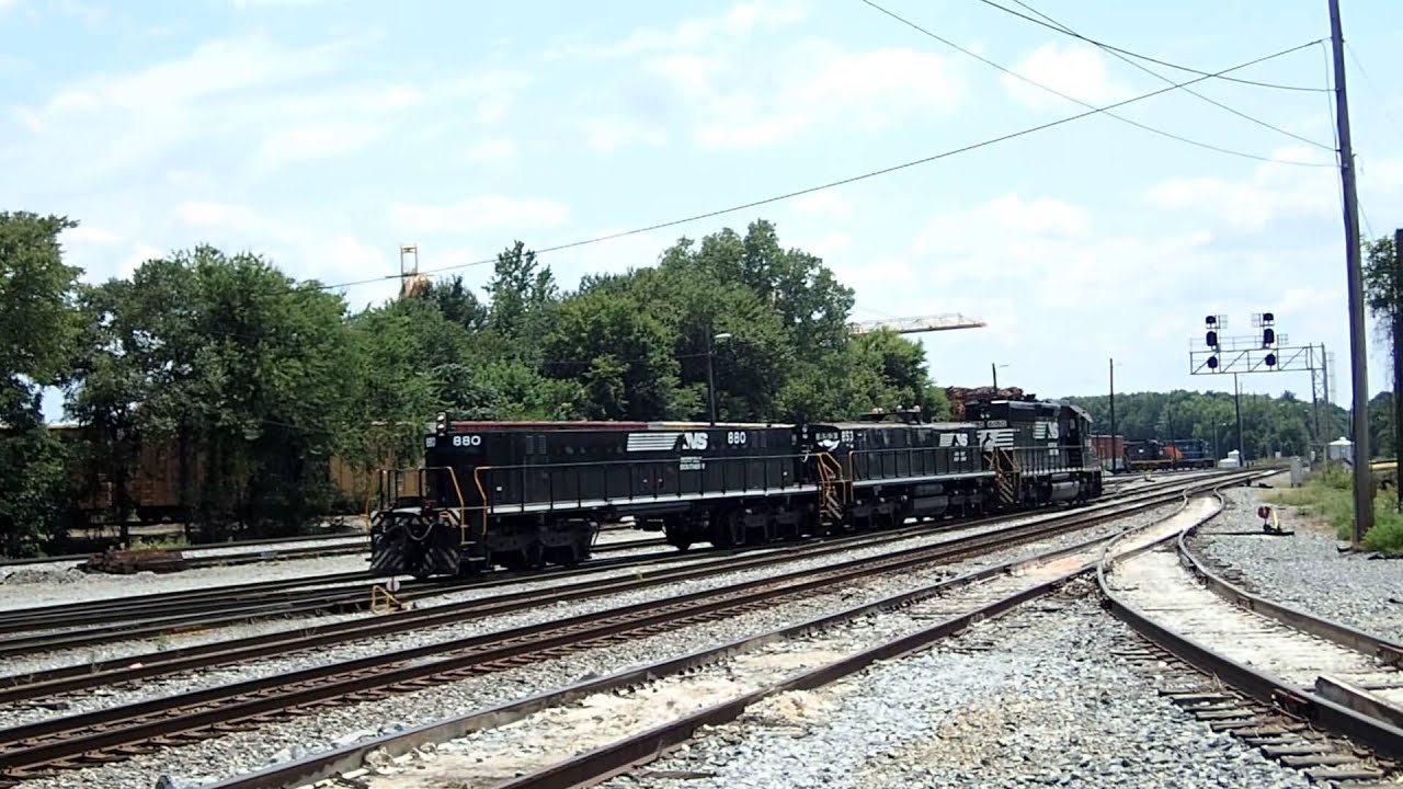Remote control switcher at Brosnan Yard Macon, GA - YouTube