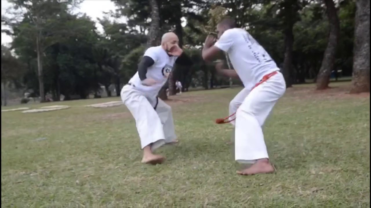Aú, negativa e role da capoeira - YouTube