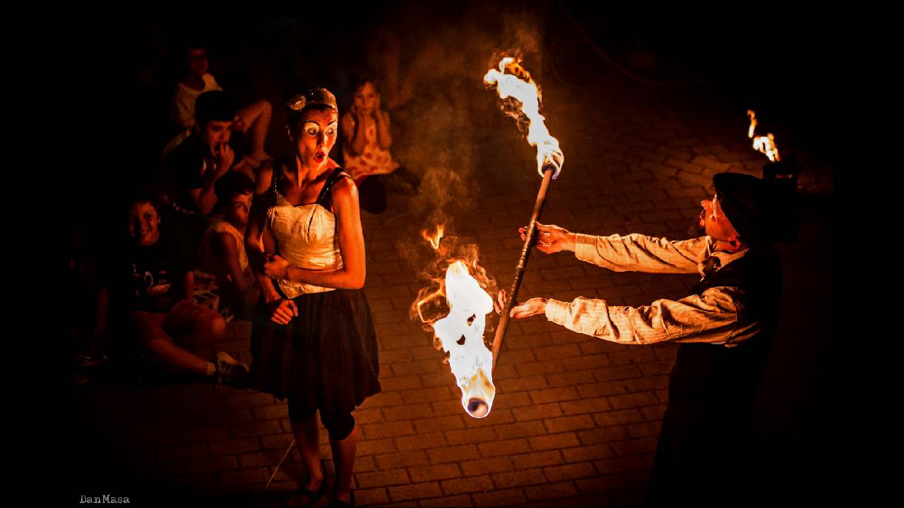 Slide Show - Spettacolo con il fuoco - YouTube