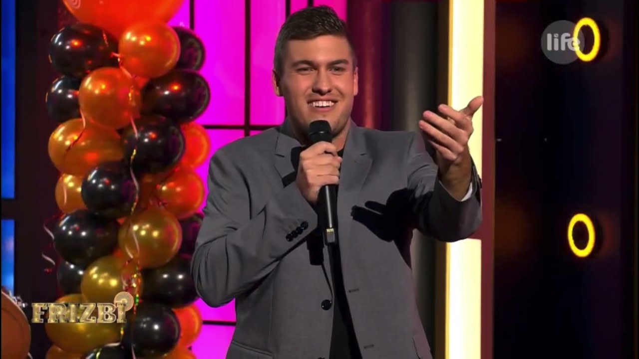 Szűcs Dávid - Stand up comedy Humortársulat - YouTube