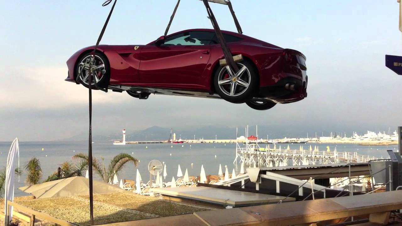 Flying Ferrari F12 Berlinetta - YouTube